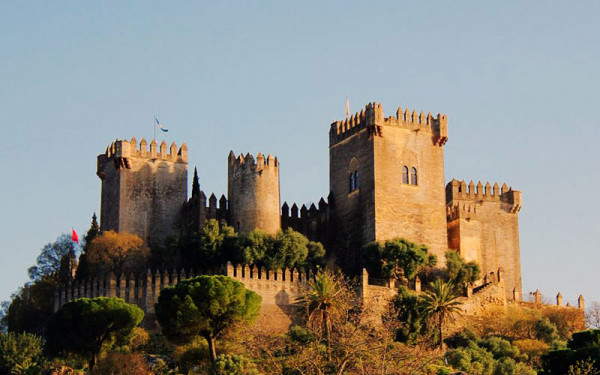 Guía para visitar el Castillo de Almodóvar del Río – Monplamar, El ...